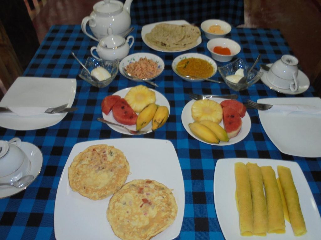 HOPPERS, CURRY & SAMBOL – BREAKFAST IN SRI LANKA - Hungry Backpack